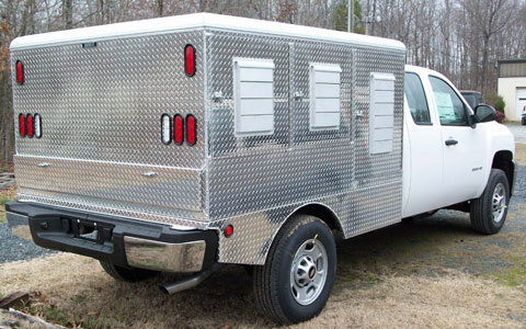 Aluminum Dog Boxes, Live Traps, Handling Equipment