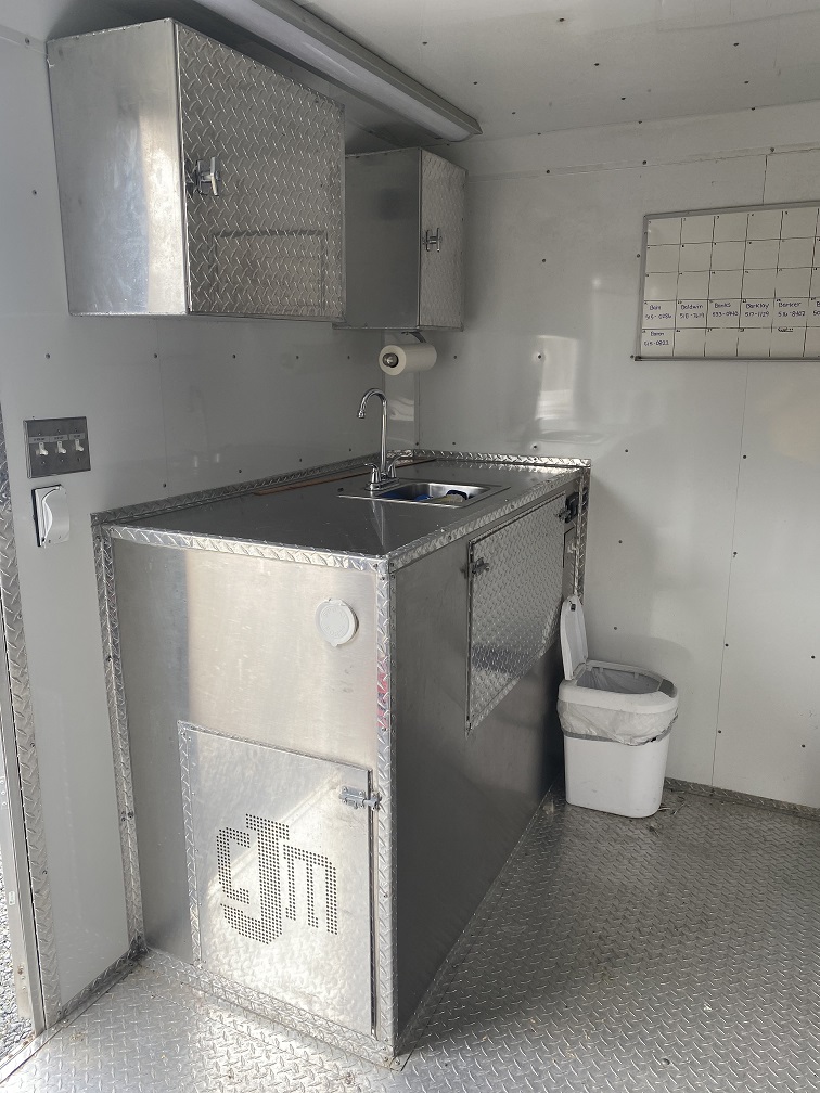 Aluminum Dog Boxes, Live Traps, Handling Equipment